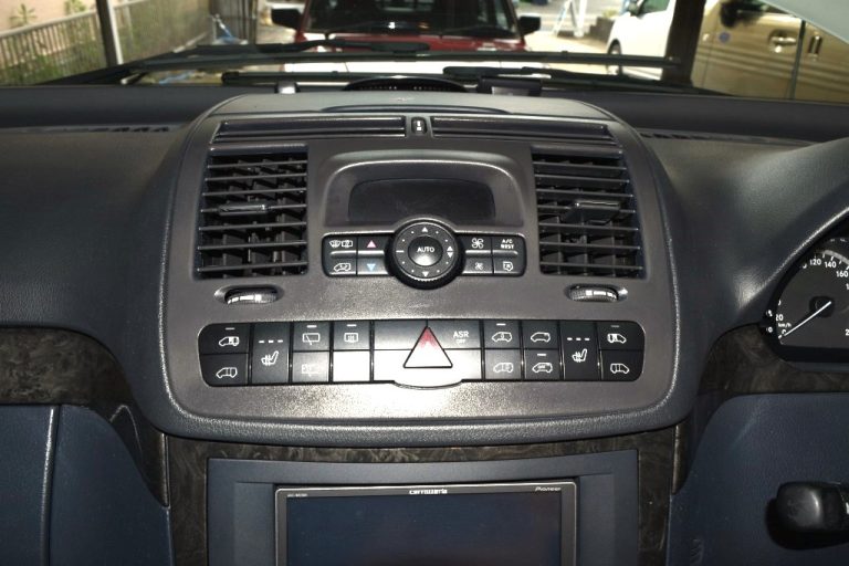 メルセデス ベンツ V350（W639） 内装べた付き除去リペア｜千葉 | 車内装修理・補修千葉ベイファクトリー