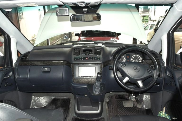 メルセデス ベンツ V350（W639） 内装べた付き除去リペア｜千葉 | 車内装修理・補修千葉ベイファクトリー
